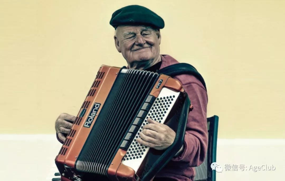 新老年商业创新系列：一年开设7家连锁中老年教育机构，从连锁酒店跨界老年文娱领域的经验分享丨AgeClub